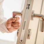 Tout ce qu'il faut savoir sur le cache serrure anti-effraction - Guide