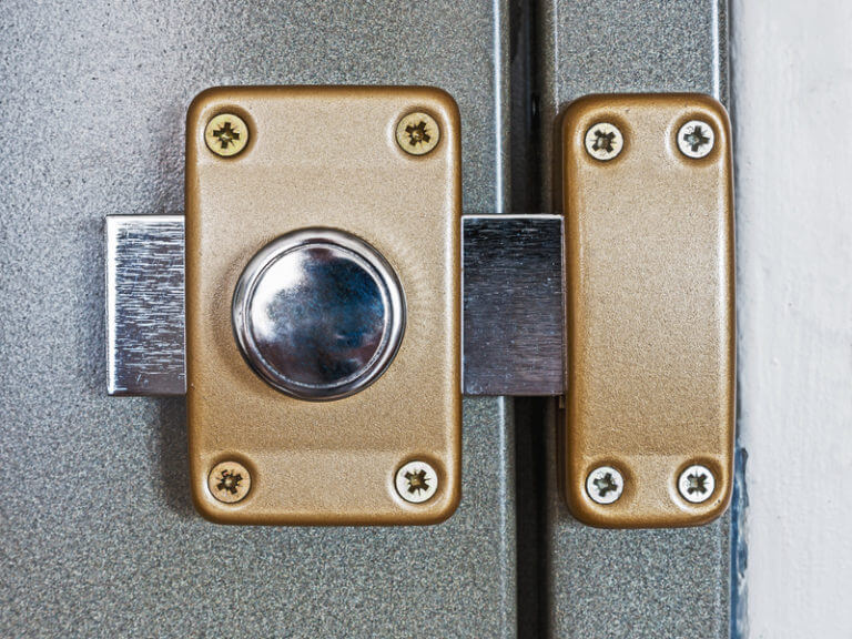 Le verrou à bouton : fonctionnement et avantages